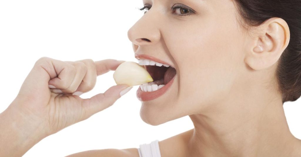10 Surprising Benefits Of Eating Raw Garlic For Women