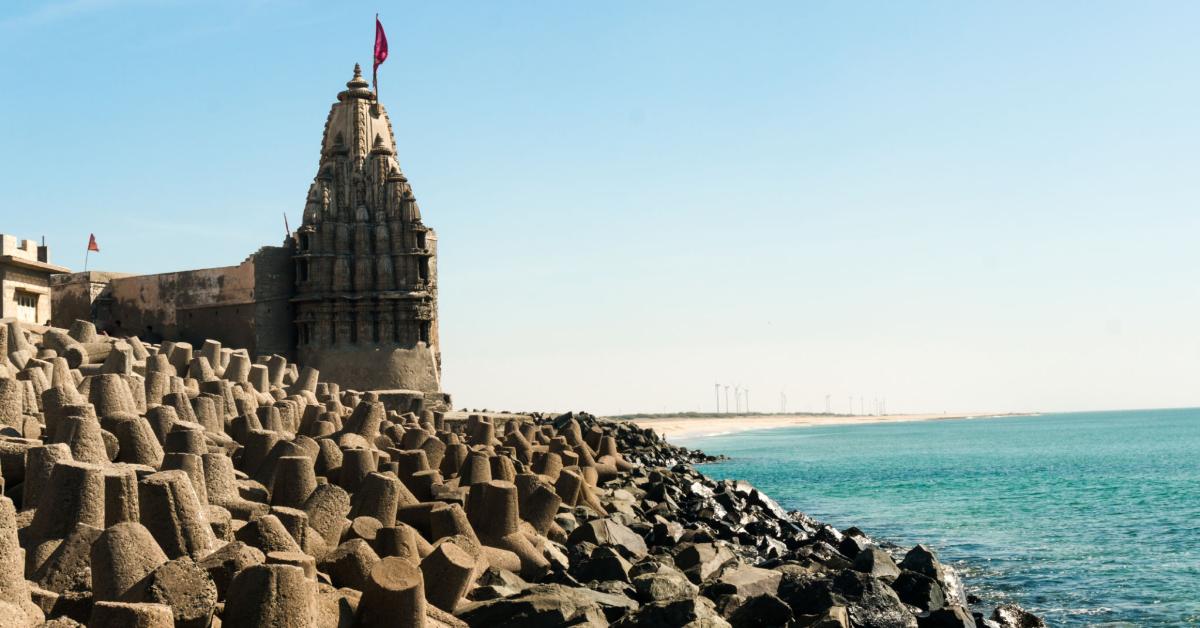 Explore The Dwarkadhish Temple: Gujarat's Ancient Marvel